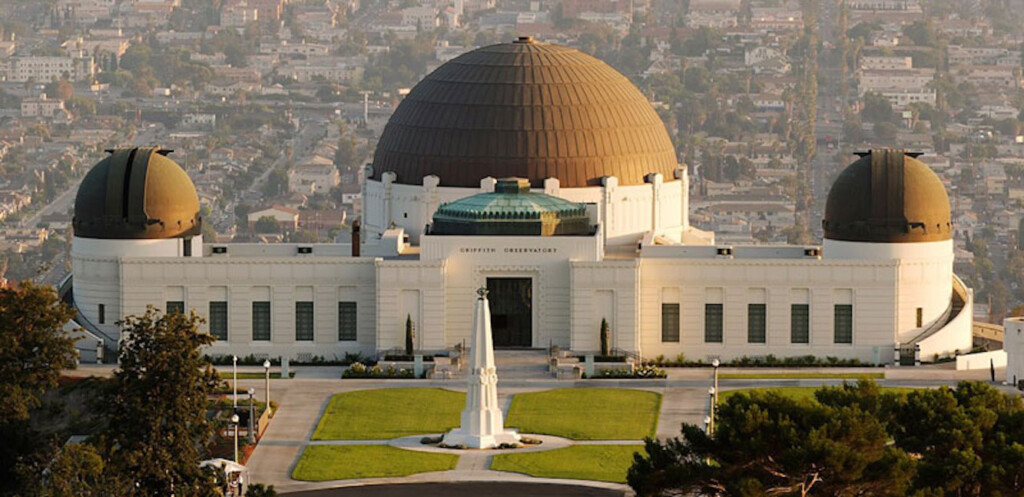 Astronomical observatories: earthly architecture to view the stars