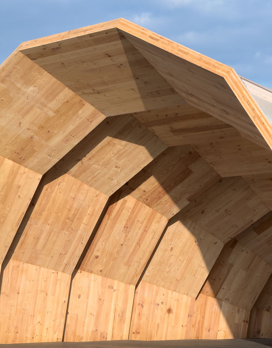 Armadillo, the first experimental exposed CLT structure